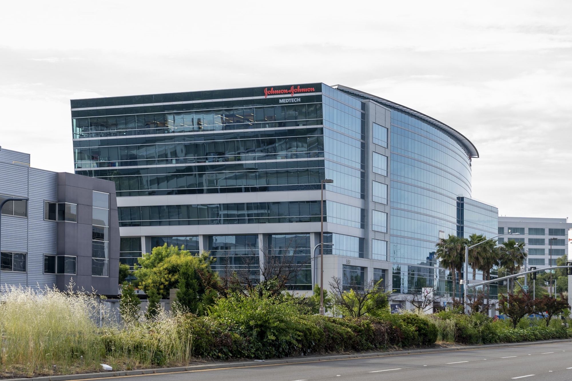 Johnson & Johnson supera expectativas de receita e reporta guidance ...