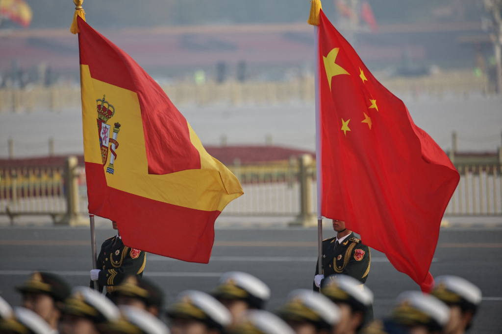 Embaixador dos EUA adverte Espanha para ter "muito cuidado" ao ...